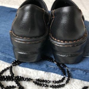 boc | Shoes | 7 Boc Black Clogs 2 Inch Heel Brown Stitching | Poshmark